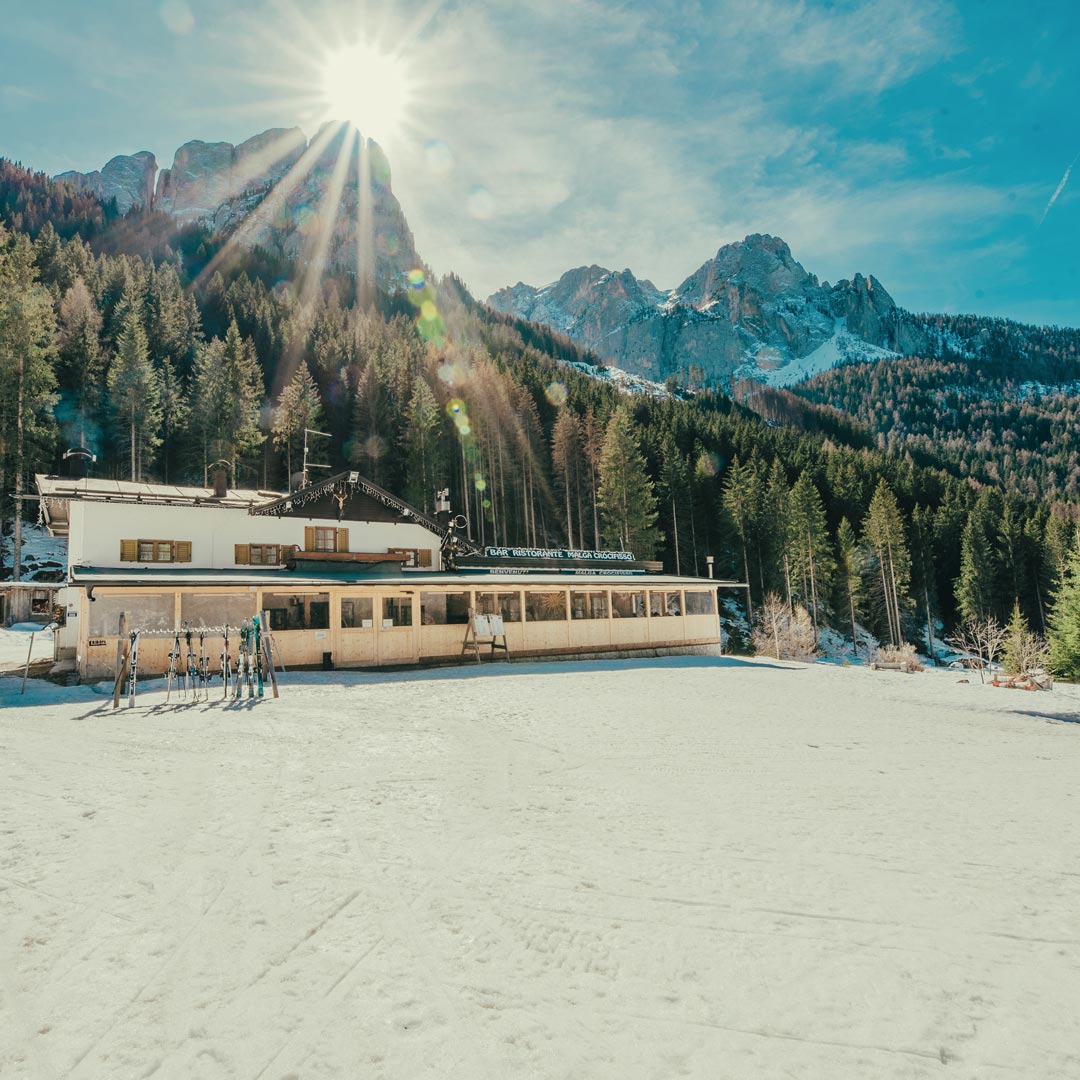 Malga al Crocifisso | Rifugio baita tipica nel cure delle Dolomiti ...